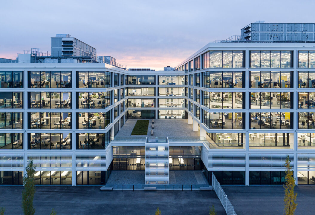 BMW FIZ Future, Munich – HG Esch